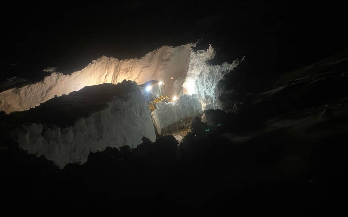 The Snow Is Now 7 Meters (23 Feet) High In Hakkâri, Turkey; Eastern ...